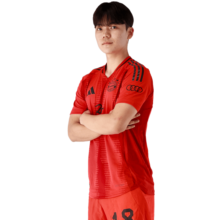 Jisung Hwang: Player profile - FC Bayern World Squad